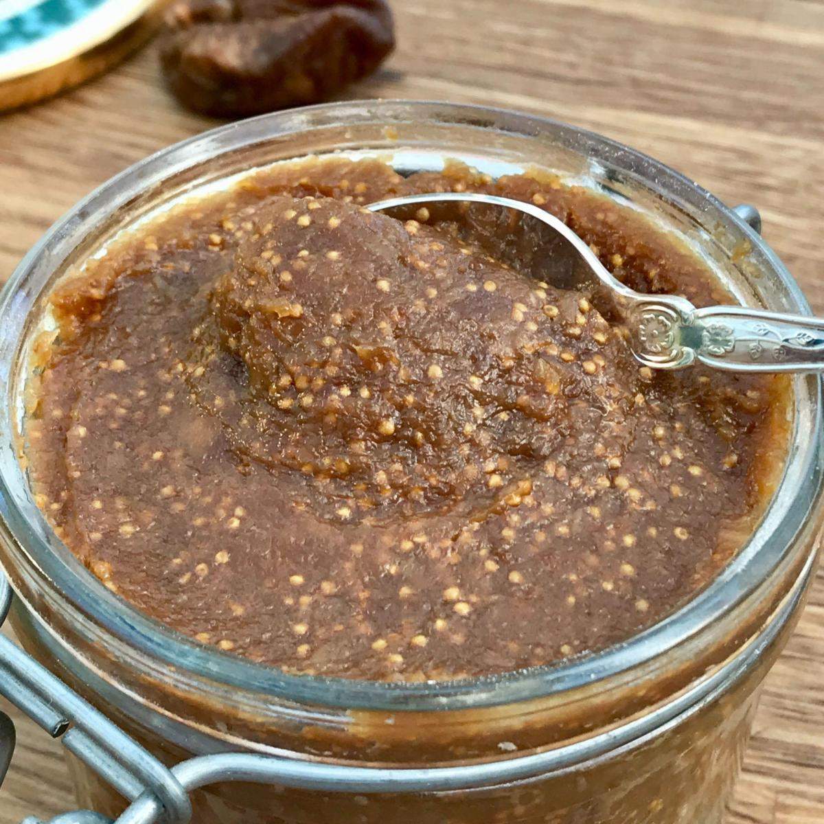 Low Sugar Chutney - Cinnamon and Kale