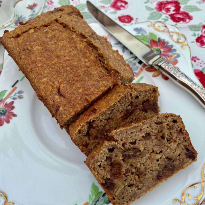 Sugar Free Date Cake - Cinnamon and Kale