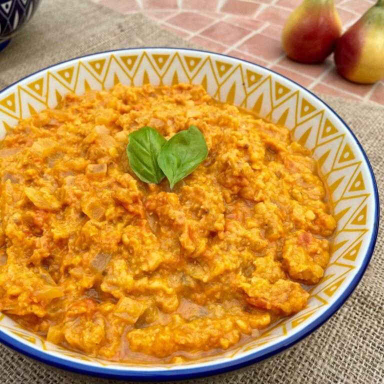 Slow Cooker Red Lentil Dhal - Cinnamon and Kale