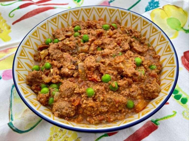 Slow Cooker Curried Mince - Cinnamon and Kale